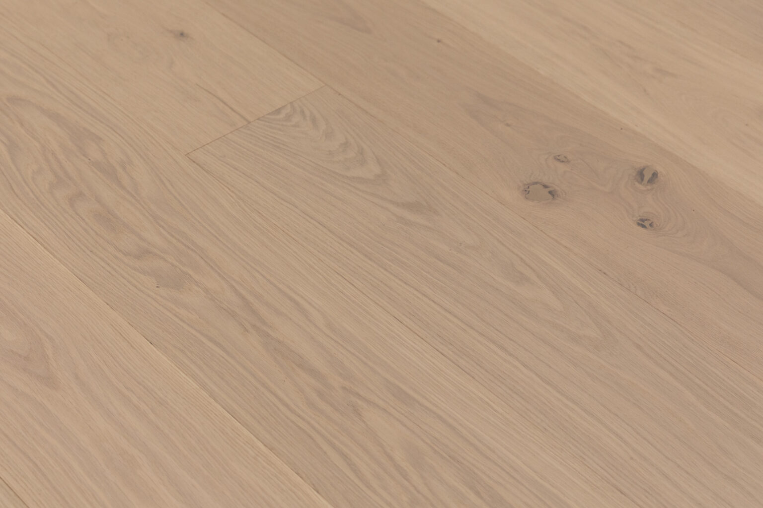 Oak Mondovi Bene: Understated Luxury Hardwood Floor